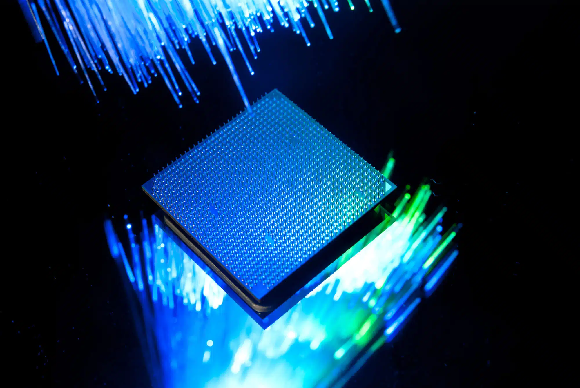 How does light propagate in silicon? - the scientist - Hayadan